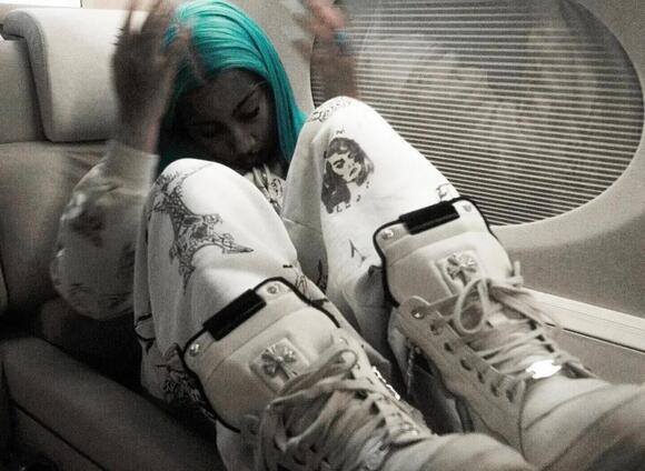 North West shows off her diamond-encrusted ‘shark grills’ and razor ...