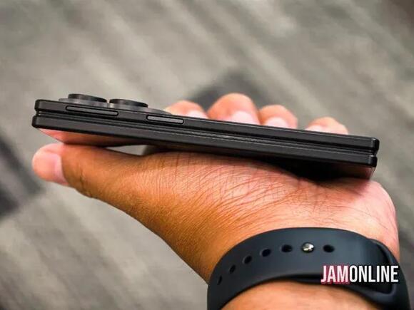 Galaxy Z Fold 8 Dummy Unit Reveals the Camera Layout and Overall Design ...