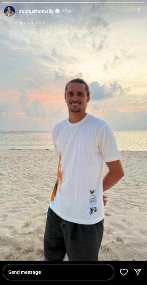 Alexander Zverev and Girlfriend Sophia Thomalla Share a Kiss on the ...