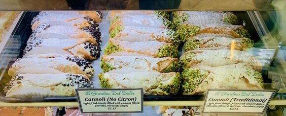 Top 5 Best Cannolis in Chicago and Suburbs - NewsBreak
