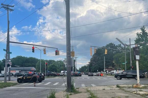 Toledo shooting: '4 or 5 people' hit by spray bullets in Ohio mass ...