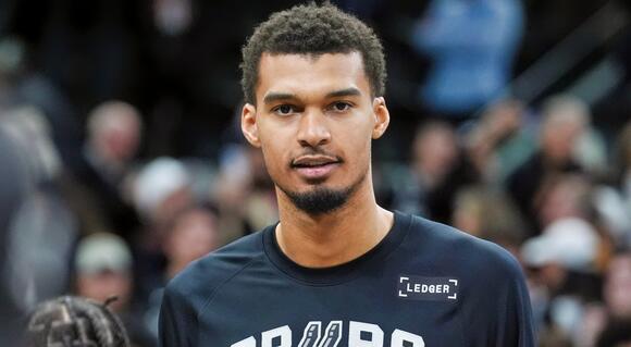 Social Media Loses It After “ANT” Anthony Edwards Looks Extra Small ...