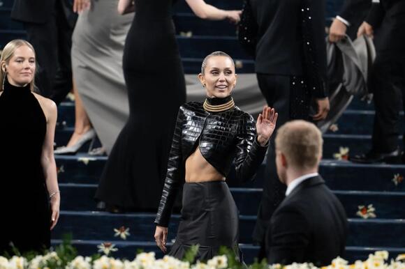 "People just love to hate on pop music": Internet reacts as Miley Cyrus stands up for pop genre ...