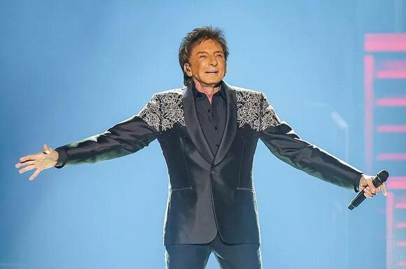 Lung cancer warning signs as Barry Manilow reschedules concerts for ...