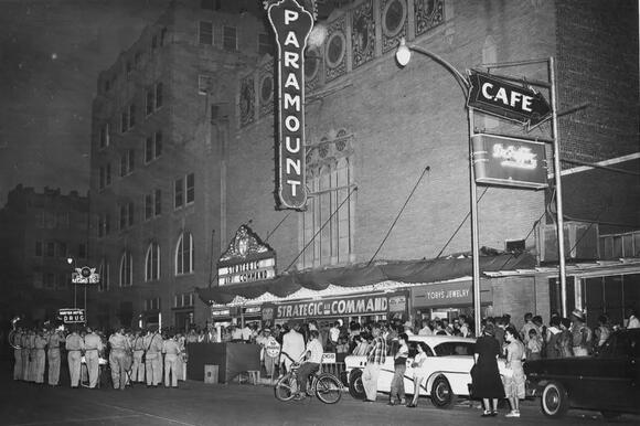 A West Texas Christmas with Aaron Watson at the Paramount - NewsBreak