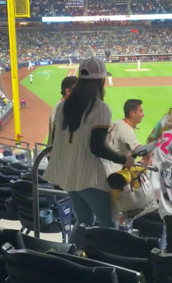 Padres fan slaps Giants fan across the face during ugly fan fight ...