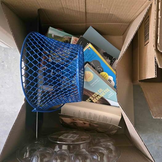 🎁 Freebies Up for Grabs in Paris, TX — Books, Clothes & More - NewsBreak
