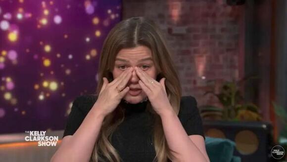 Kelly Clarkson finds clarity after 'very painful' personal issues ...