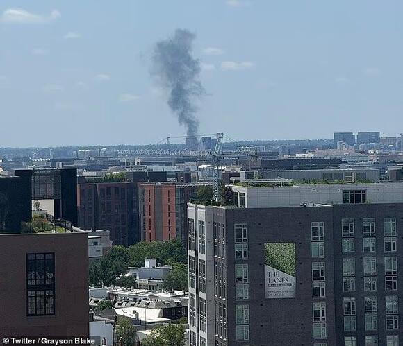 Car explodes in Washington DC as black smoke billows through sky ...