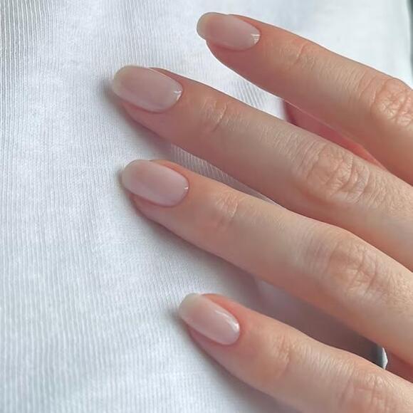 All About The Viral 'Bare Nails' Trend Taking Over Summer 2026 - NewsBreak