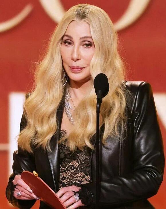Cher Returns To Grammys Stage 18 Years Later – And Causes Chaos With On ...