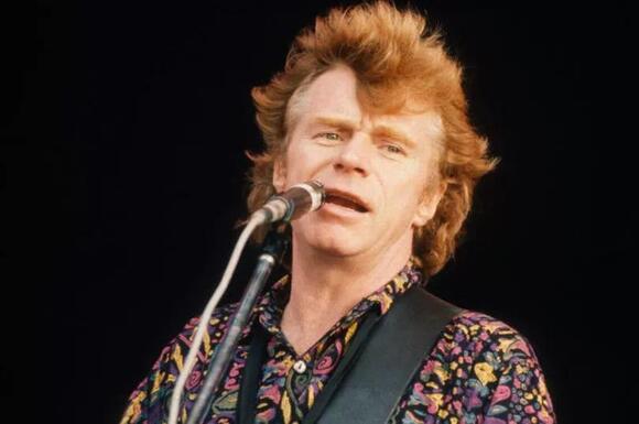 Dave Edmunds' wife Cici issues health update on rock icon after he ...