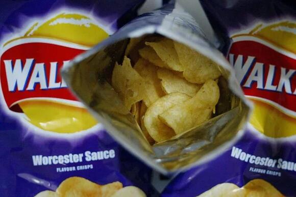 People only just realizing why Lays chips are called Walkers in Britain ...