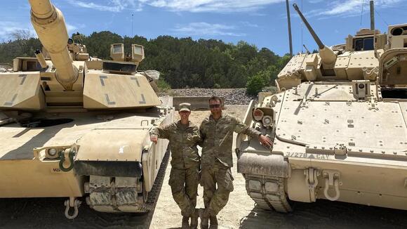 Soldier becomes 1st female Army Guard M1 Abrams Tank Master Gunner ...