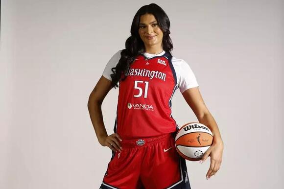 NCAA World Reacts as Lauren Betts Disapproves Little Brother's USC ...