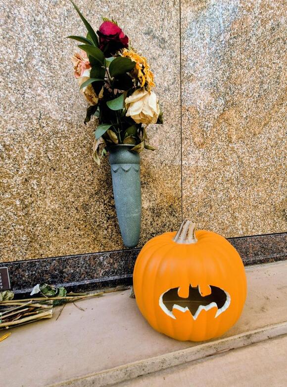 Matthew Perry’s Final Resting Place Remains Unmarked 2 Years After His ...