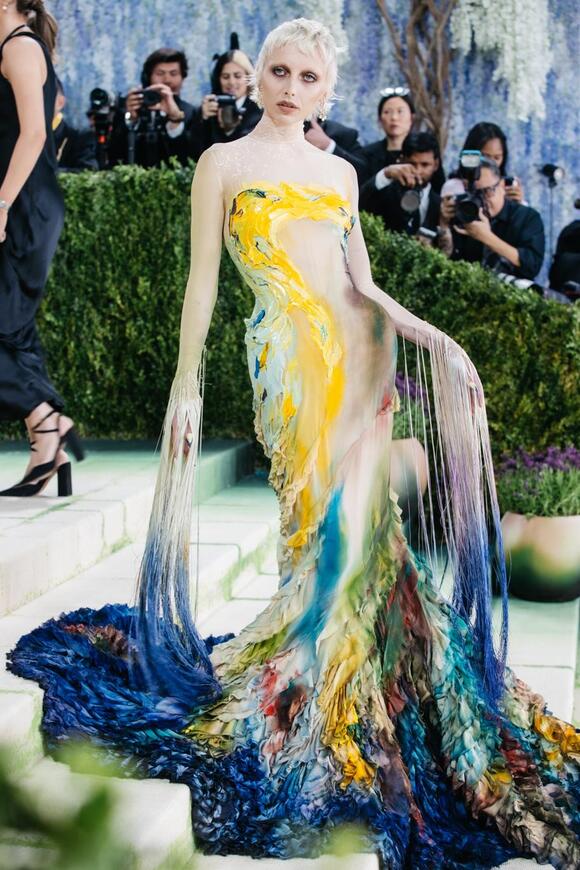 Emma Chamberlain Just Wore A Hand-Painted Dress To The Met Gala, And I ...