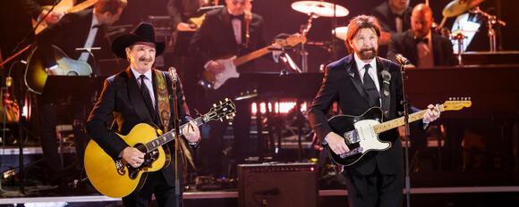 Brooks & Dunn Deliver NYE Joy With “Brand New Man” During ‘New Year’s ...