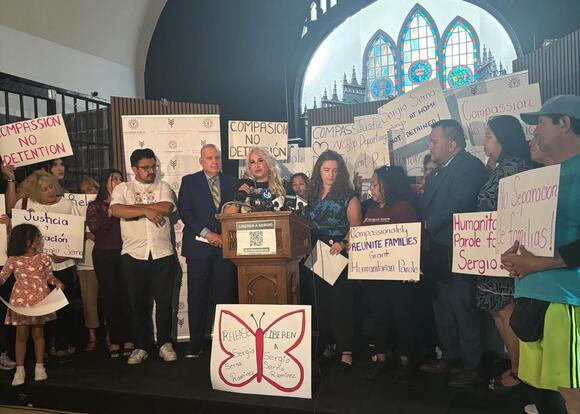 Local officials, family members urge ICE to release Chicago man - NewsBreak