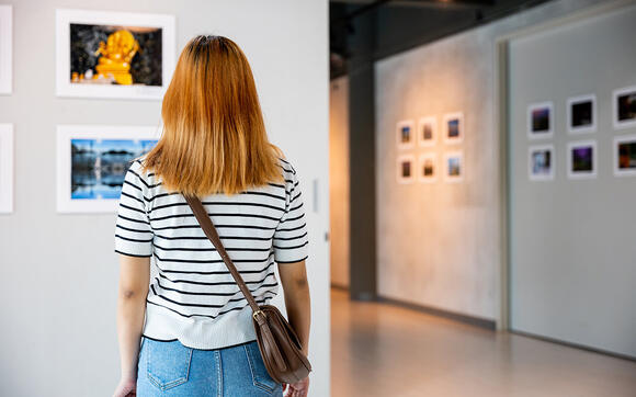 15 Things You Shouldn't Do While Visiting a Museum - NewsBreak