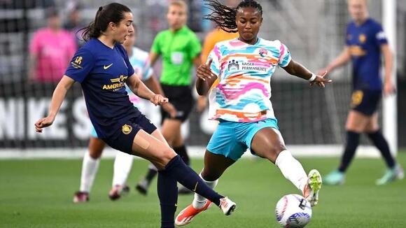 Jaedyn Shaw Leads Wave Over Expansion Utah Royals 2-0 for 3rd Home Win ...