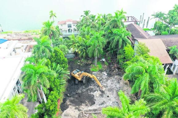 An infamous gangster died in Miami Beach. What happened to his home ...