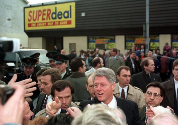 White House had concerns over photo of Clinton shaking Gerry Adams ...
