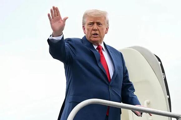 This Video Of Donald Trump Tripping Is Going Viral, And Everyone Is ...