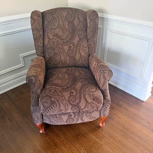 🎁 Freebies Up for Grabs in Englishtown — Sofas, Puzzles & More - NewsBreak