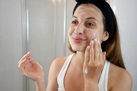 Are You Washing Your Face Enough Heres What Dermatologists Have To Say
