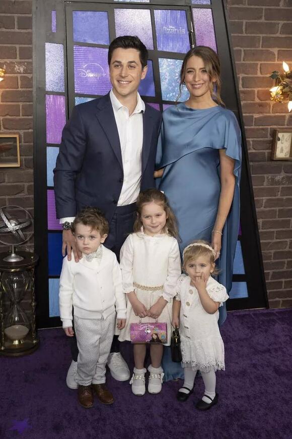 David Henrie's Daughter Carries Selena Gomez Purse To 'Wizards' Premiere