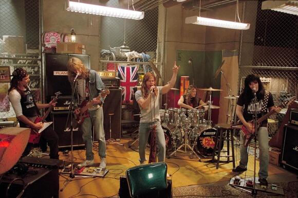 2000s Rock Star Announces First Tour in 14 Years - NewsBreak