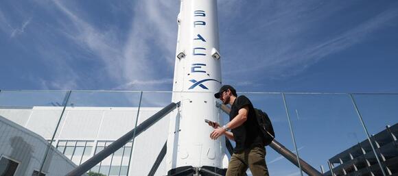 SpaceX cafeteria workers poised to become millionaires after ...