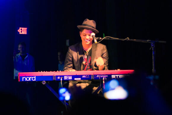 Bruno Mars’ 2026 Net Worth Is Pure 24K Magic - NewsBreak