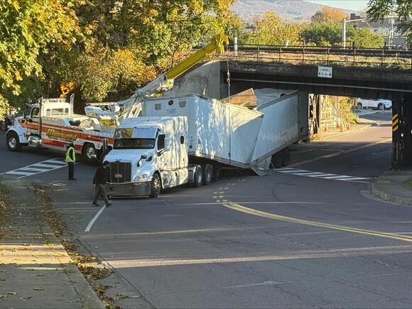 Truck stuck under bridge causing traffic delays in Scranton - NewsBreak