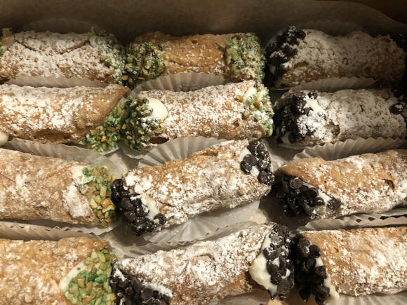 Top 5 Best Cannolis in Chicago and Suburbs - NewsBreak