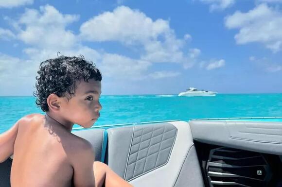Kim Kardashian shares vacation snaps with North, Saint, Chicago and ...