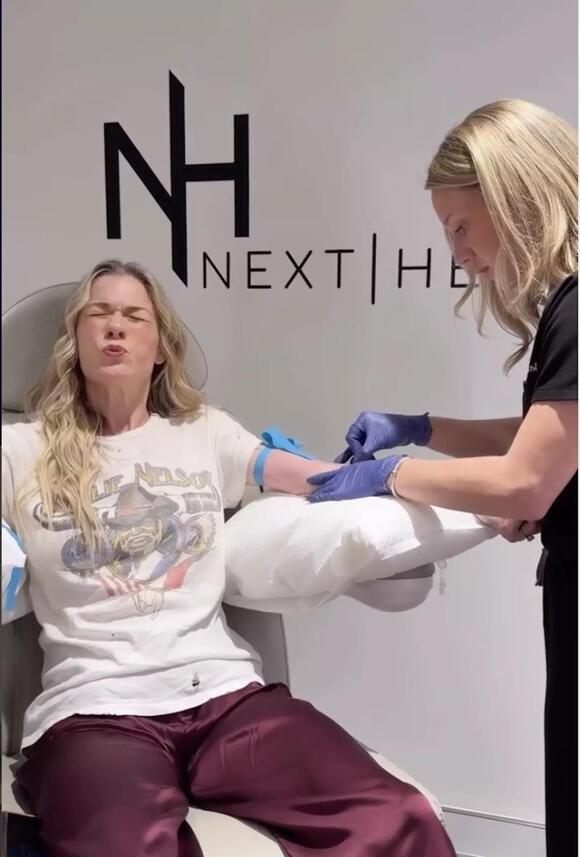 Kenny Chesney + LeAnn Rimes Have Both Tried Plasma Exchange - NewsBreak