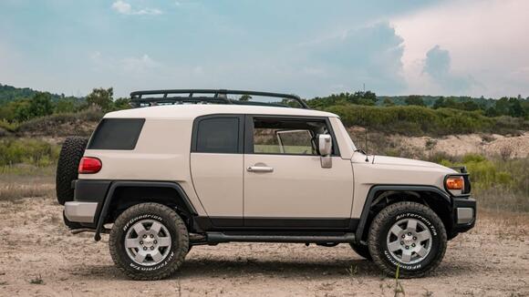 This Toyota FJ Cruiser Took 1,000 Hours to Restore. Time Well Spent ...