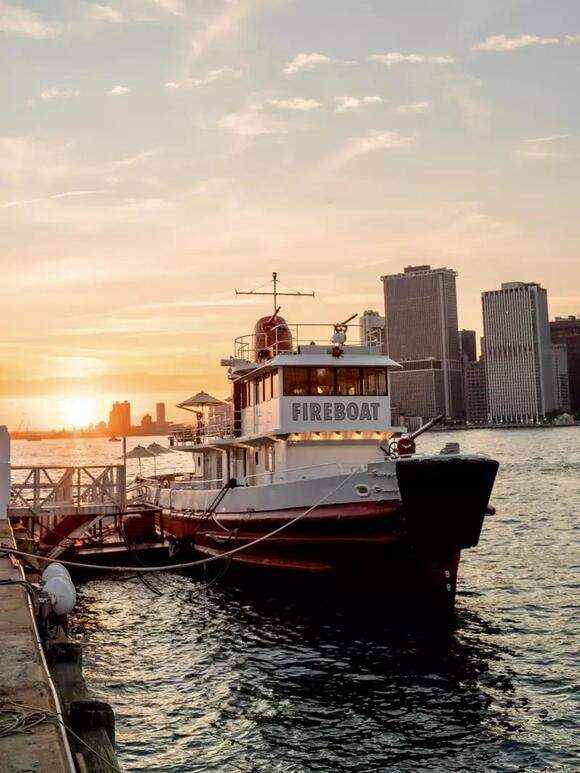 Check out this new floating bar aboard a decommissioned FDNY fireboat ...