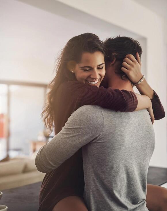 Lovebirds or buds: Here’s what your hugging style says about you — and ...