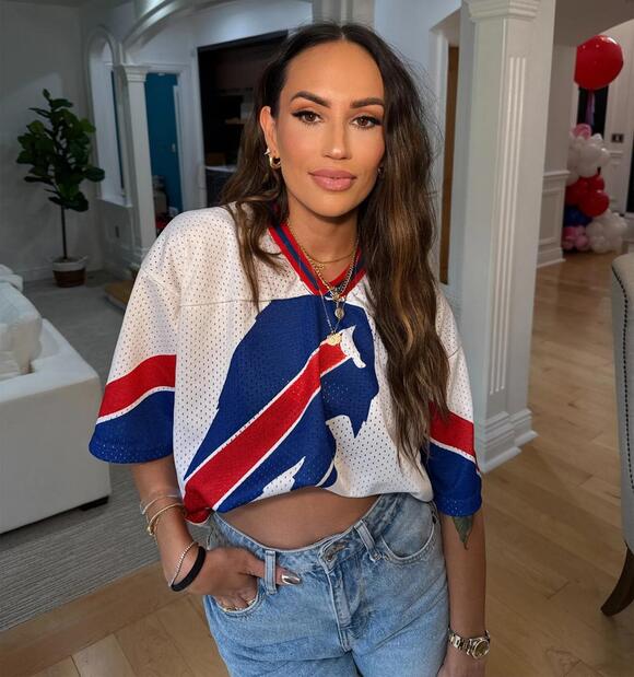 Celebrity makeup artist Allison Kaye gives behind-the-scenes look at ...