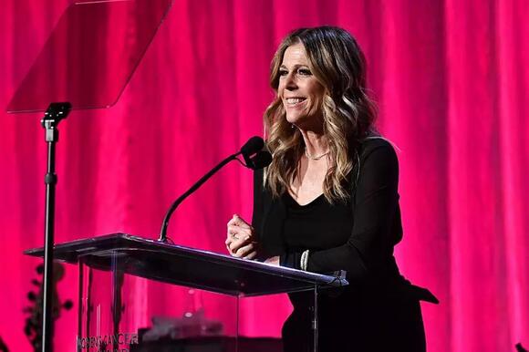 These 36 Country Singers Have Battled Cancer - NewsBreak