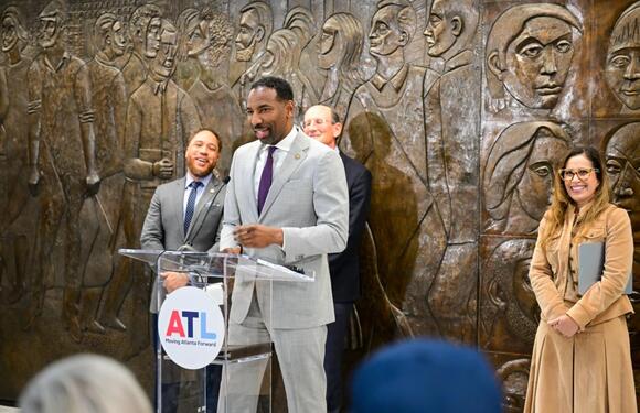 Atlanta mayor announces initiatives to help boost small businesses ...