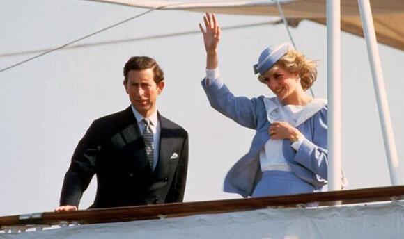 Kate Middleton channels Princess Diana with powder blue suit in Italy ...