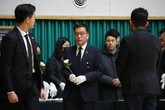 How the two sole survivors of the devastating Jeju Air plane crash survived — thanks to their ...