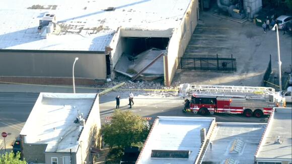 Semi strikes building, causing partial roof collapse in Jefferson Park ...