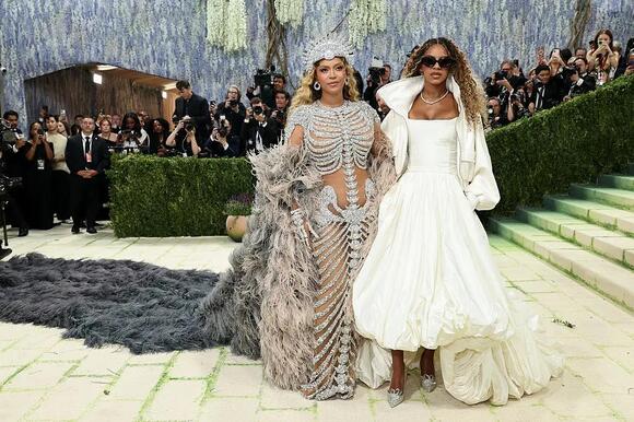 So Stunning: Diamond-Dripping Beyoncé & Blue Ivy Mother-Daughter Dazzle ...
