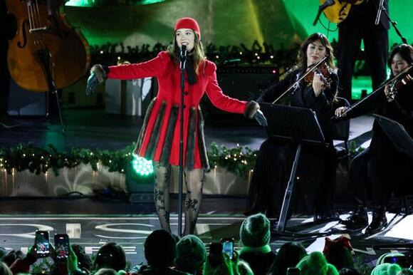 Reba McEntire slammed for mispronouncing name at NBC tree lighting ...