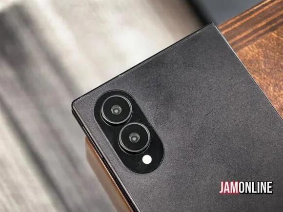 Galaxy Z Fold 8 Dummy Unit Reveals the Camera Layout and Overall Design ...